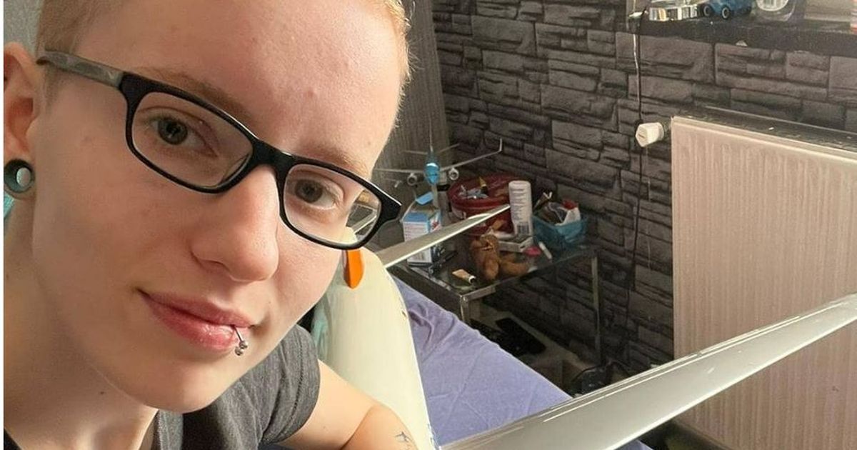 O tânără este într-o relație cu un avion: „Îl iubesc”. La 23 de ani și ...