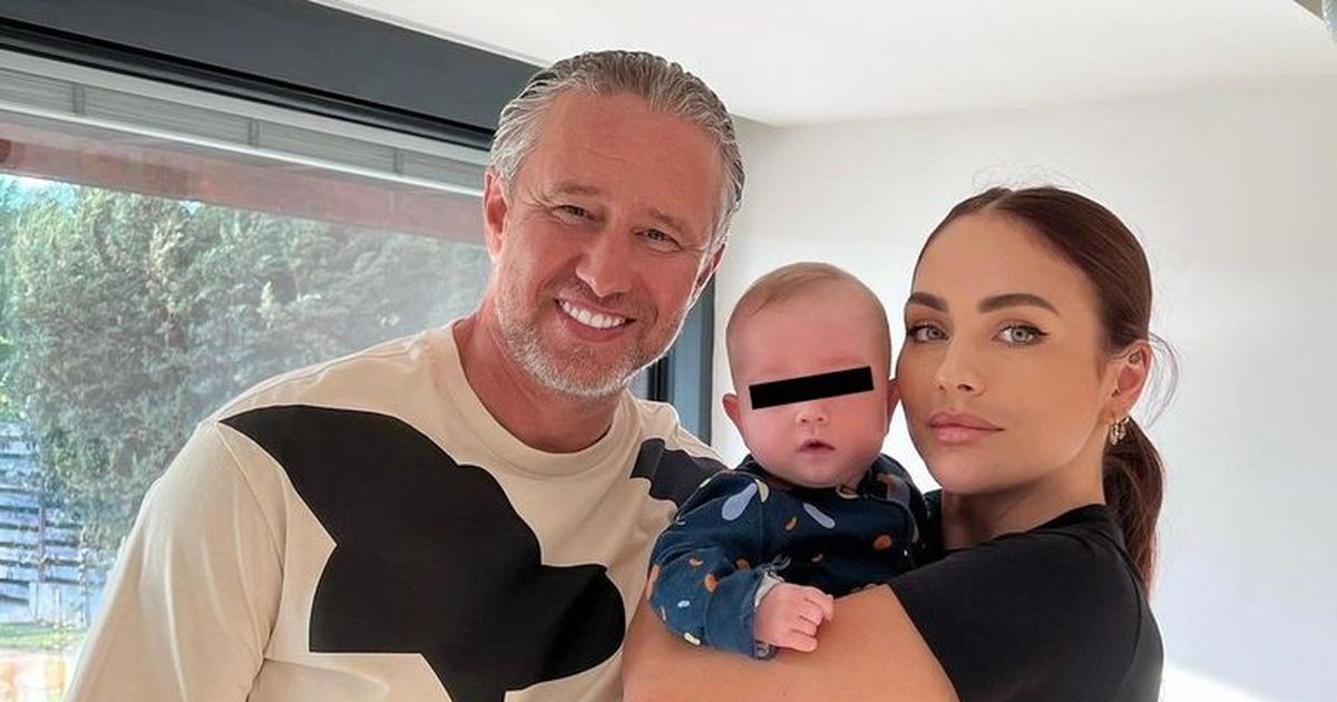 Prima fotografie cu fiul lui Laurențiu Reghecampf și al Corinei Caciuc - Stirile Kanal D