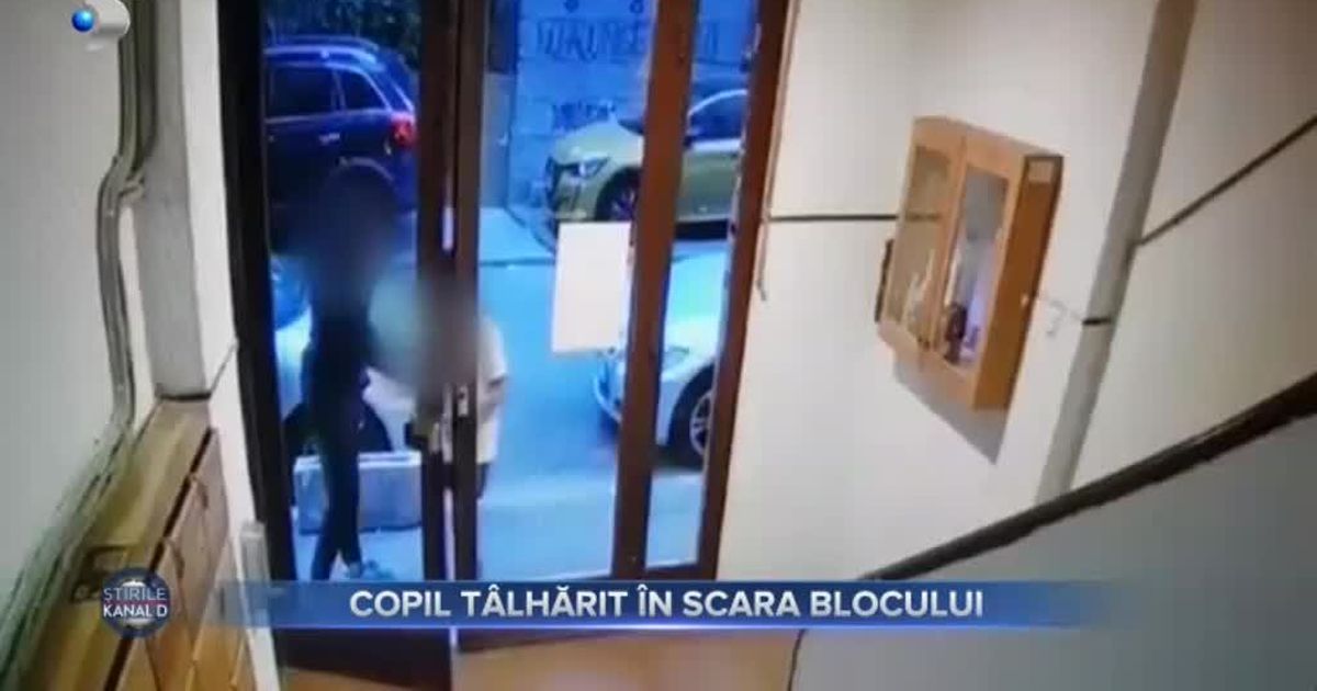 Copil tâlhărit în scara blocului - Stirile Kanal D