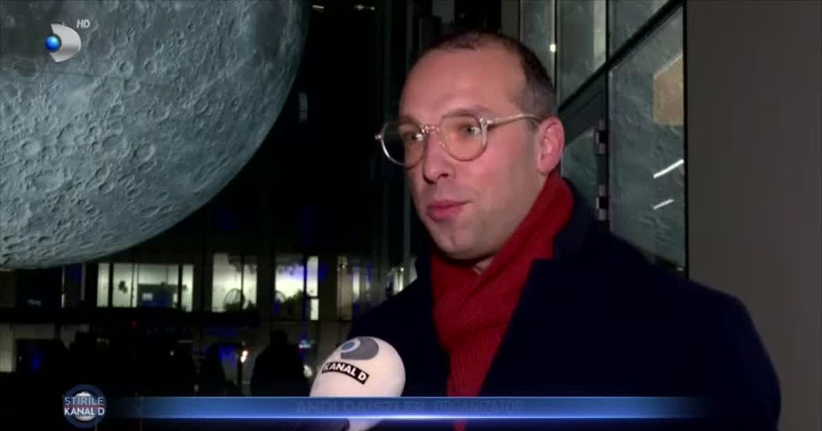 Luna strălucește la festivalul luminilor - Stirile Kanal D