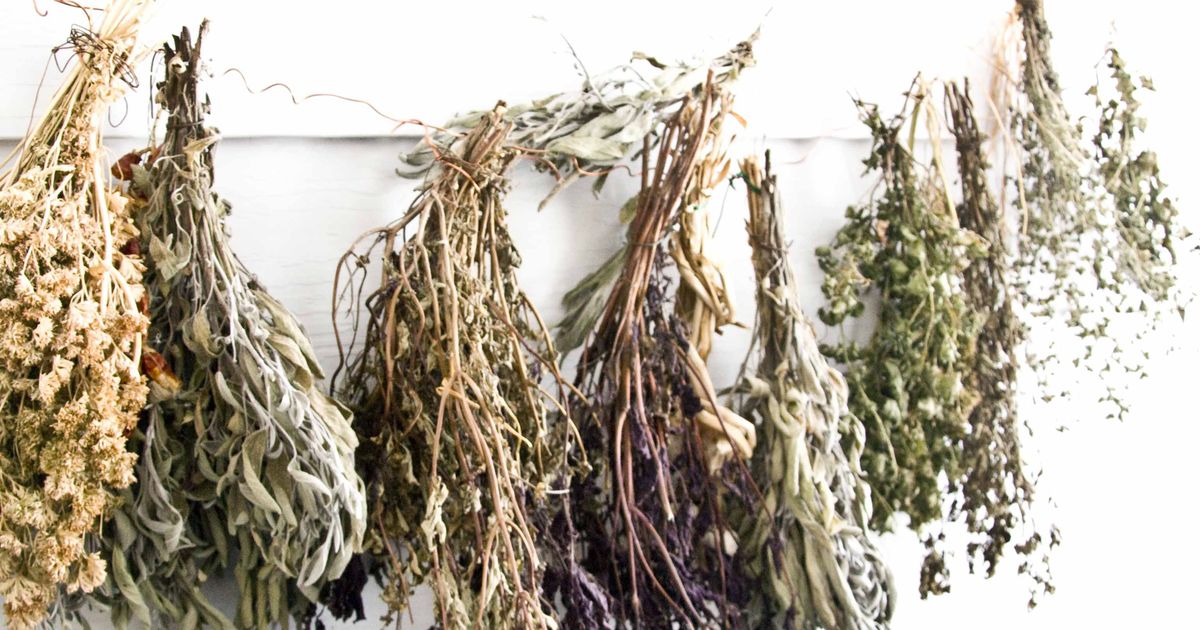 Ajunul Sf. Andrei 2022: Cine trebuie să își pună busuioc sub pernă și ...