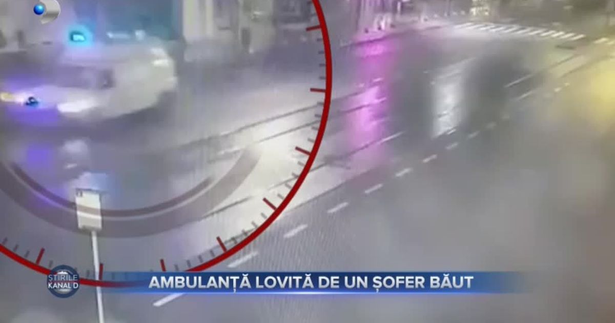 Ambulanță lovită de un șofer băut - Stirile Kanal D