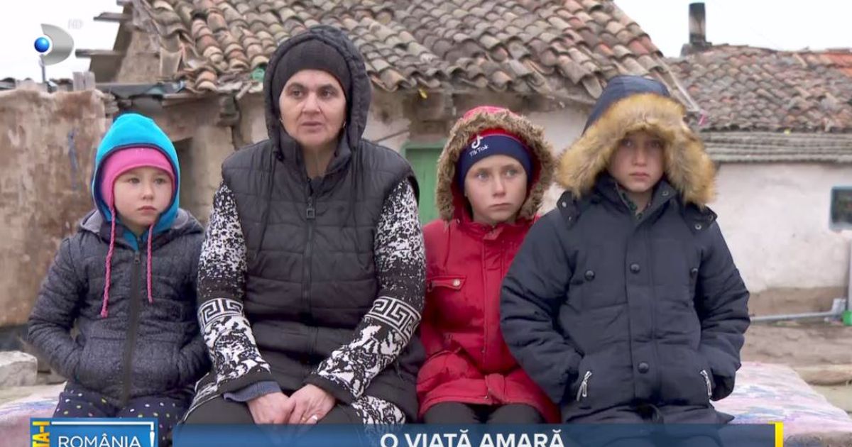 VIDEO - Asta-i România! O mamă și trei copii stau într-o casă veche de ...