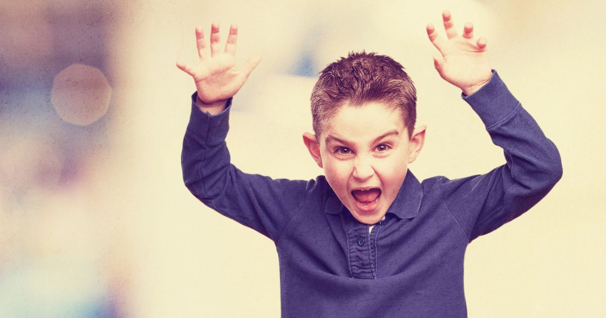 VIDEO- Un copil de clasa a III- a din Târgoviște terorizează școala: a ...