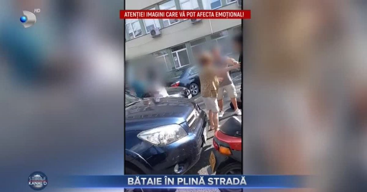 VIDEO - Bătaie în plină stradă. Un motociclist pus pe scandal a sărit ...
