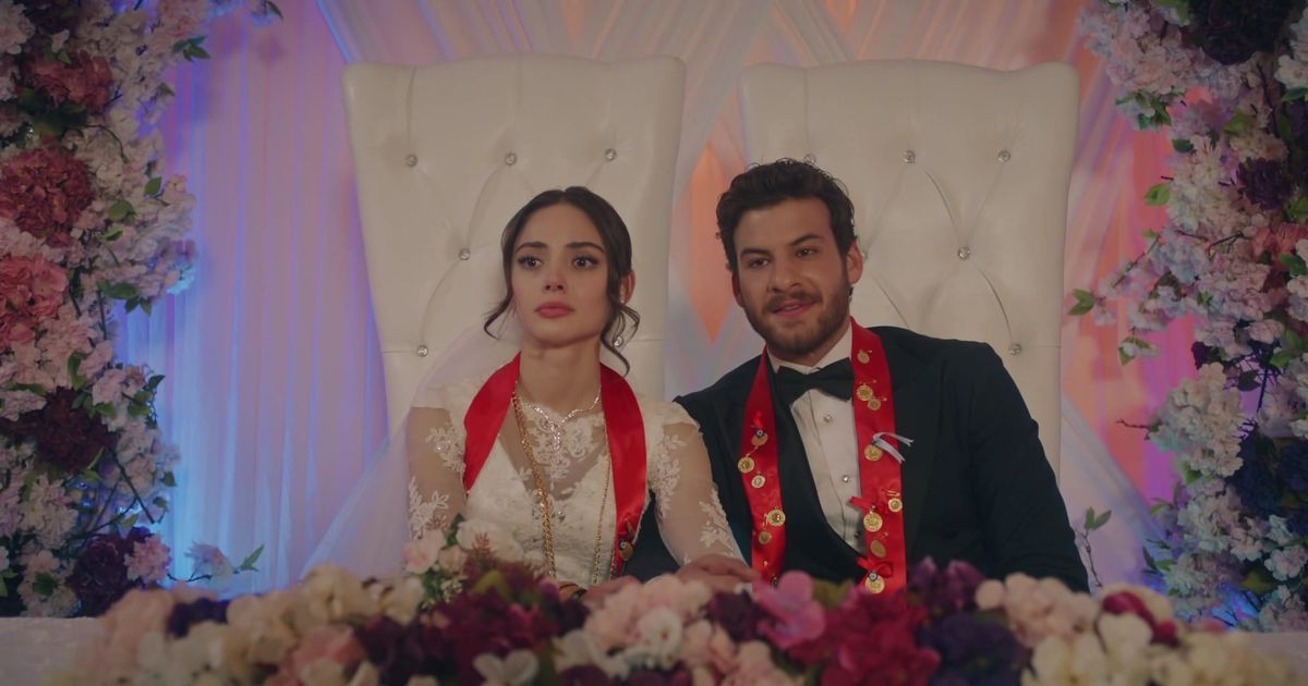 Defne și Omer, vis împlinit! În această seară, de la ora 20:00, la ...