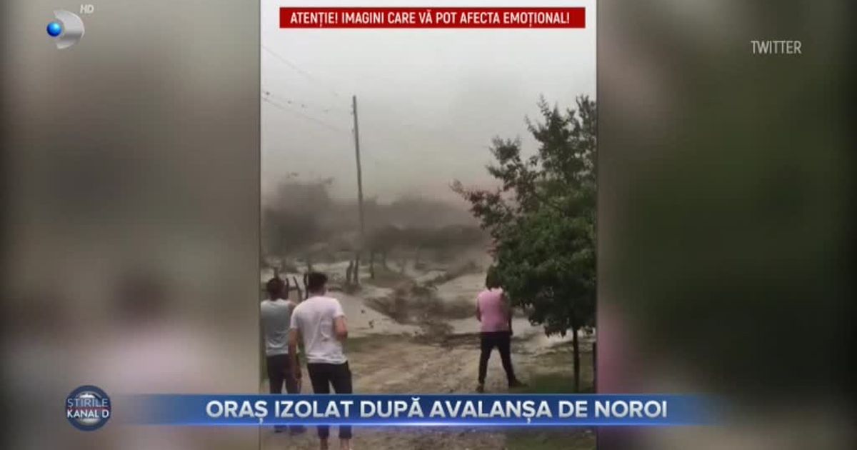 VIDEO- Oraș izolat după avalanșa de noroi. Torentele au distrus un pod ...