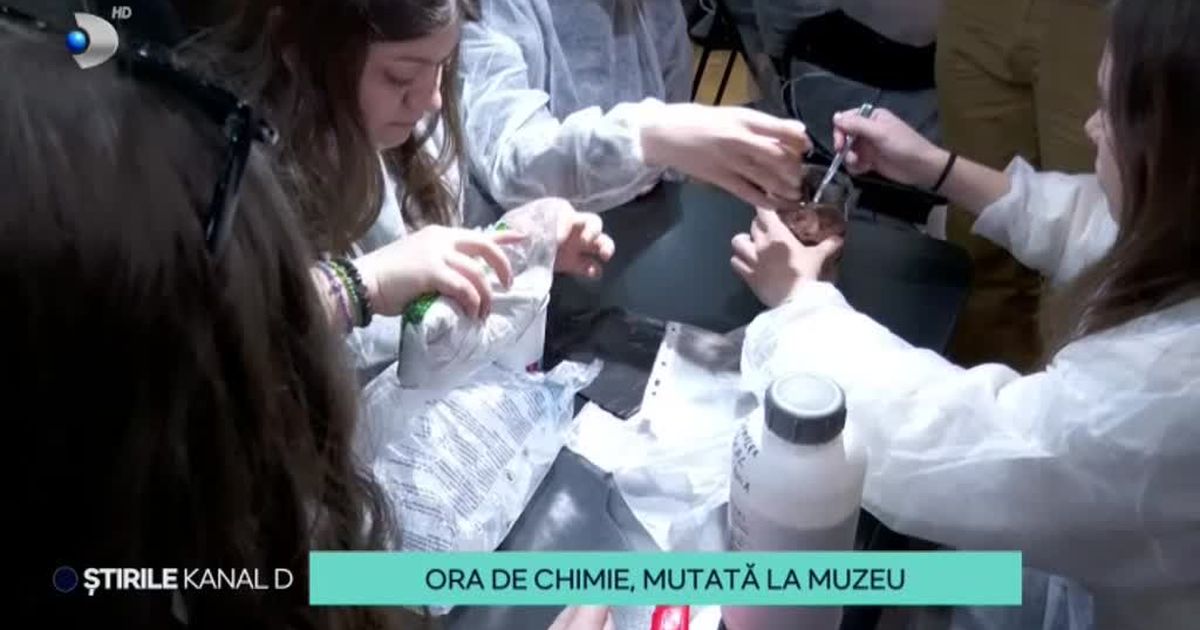 VIDEO - Ora de chimie, mutată la muzeu. Elevii au învățat să facă înghețată sau lipici după ...