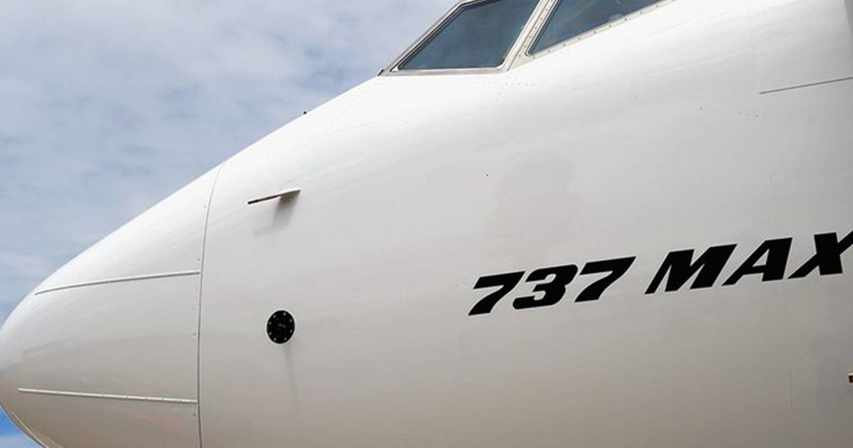 VIDEO. Avion Boeing 737, cu 85 de oameni la bord, în flăcări! Copilotul român a fost rănit. Este ...