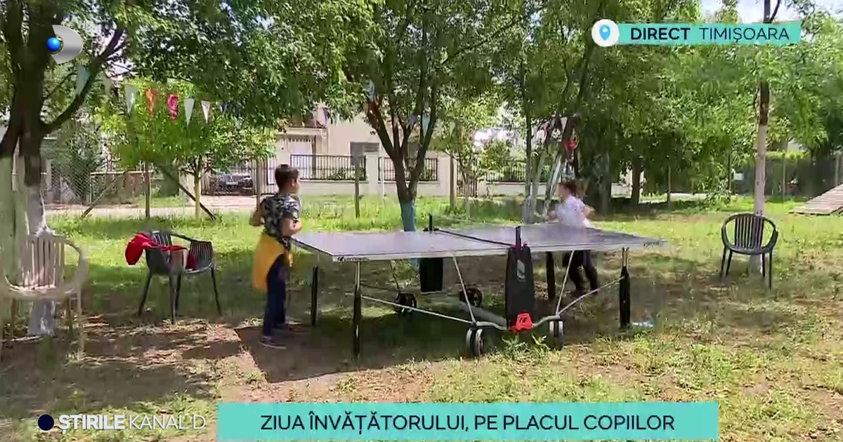 VIDEO Ziua Învățătorului, pe placul copiilor! Cei mici s-au distrat ...