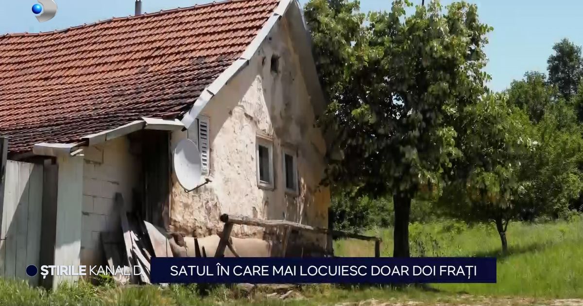 VIDEO Satul în care mai locuiesc doar doi frați! În ce condiții trăiesc ...