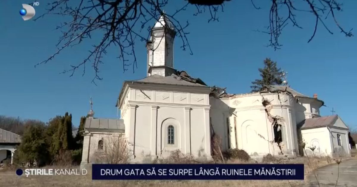 VIDEO Drum gata să se surpe lângă ruinele mănăstirii Rătești. Localnicii se tem de un dezastru ...