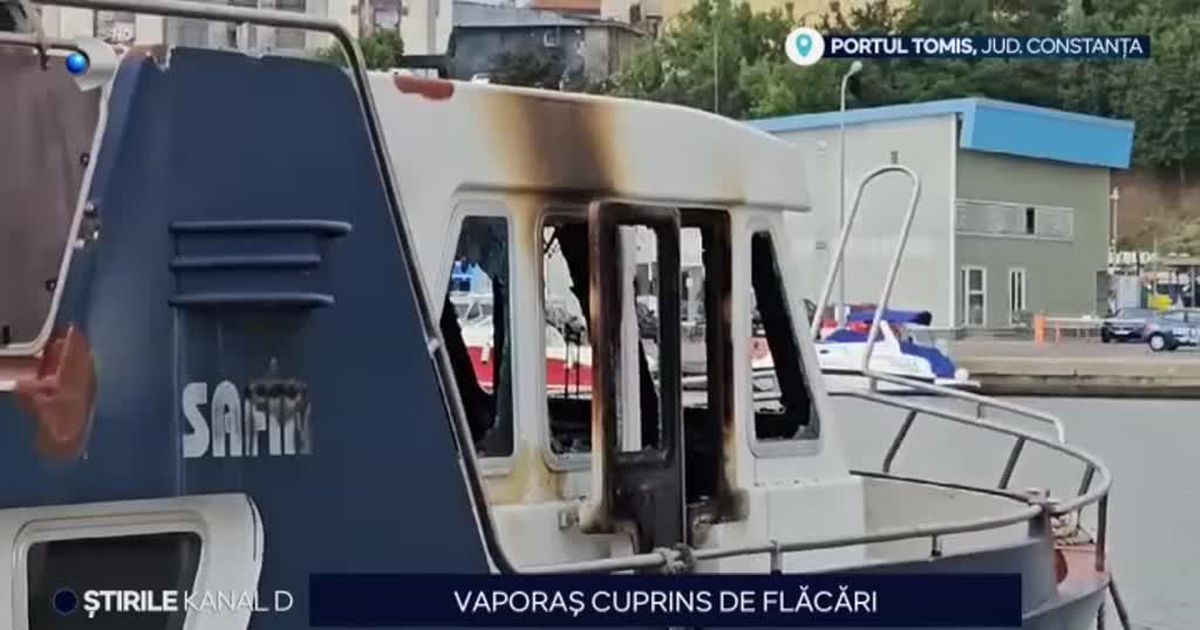 VIDEO Vaporaș cuprins de flăcări în Portul Tomis. Incendiul a misuit ...