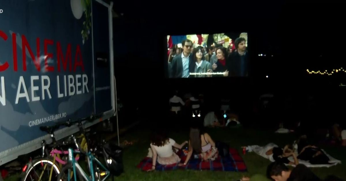VIDEO Sală de cinema în aer liber! Filme gratuite în Parcul Titan ...
