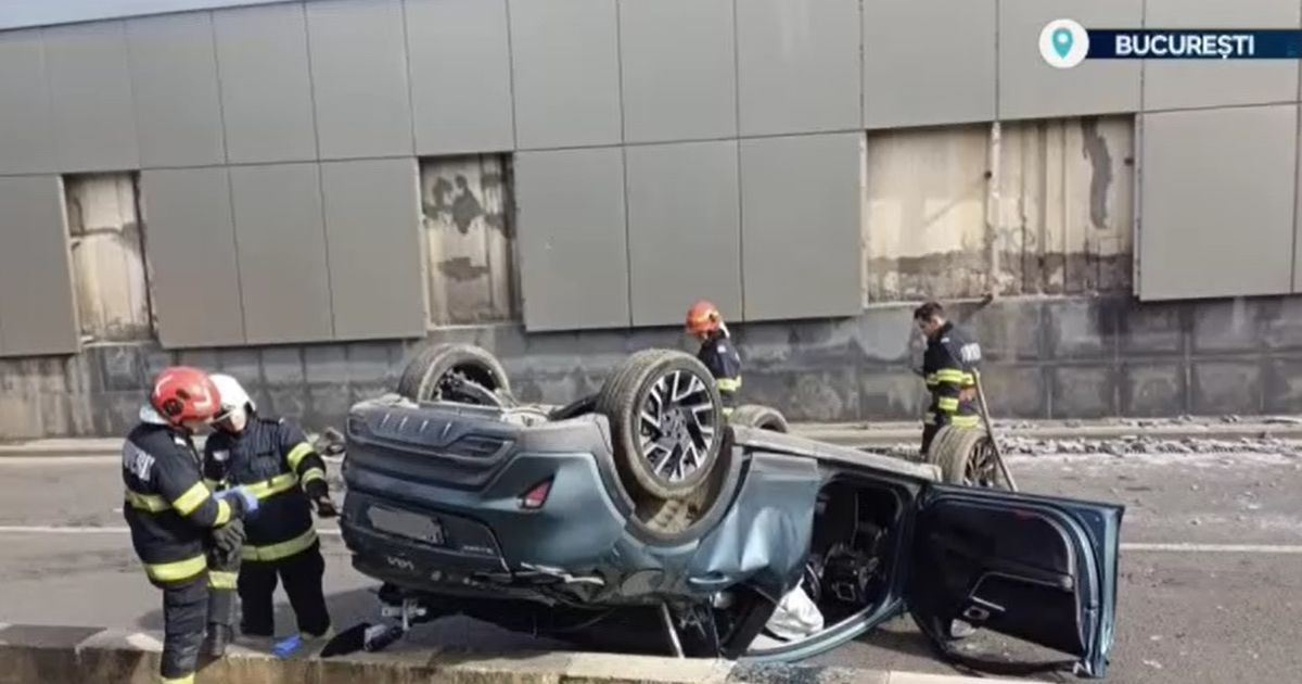 VIDEO Un șofer s-a prăbușit cu mașina în Pasajul Lujerului din Capitală ...