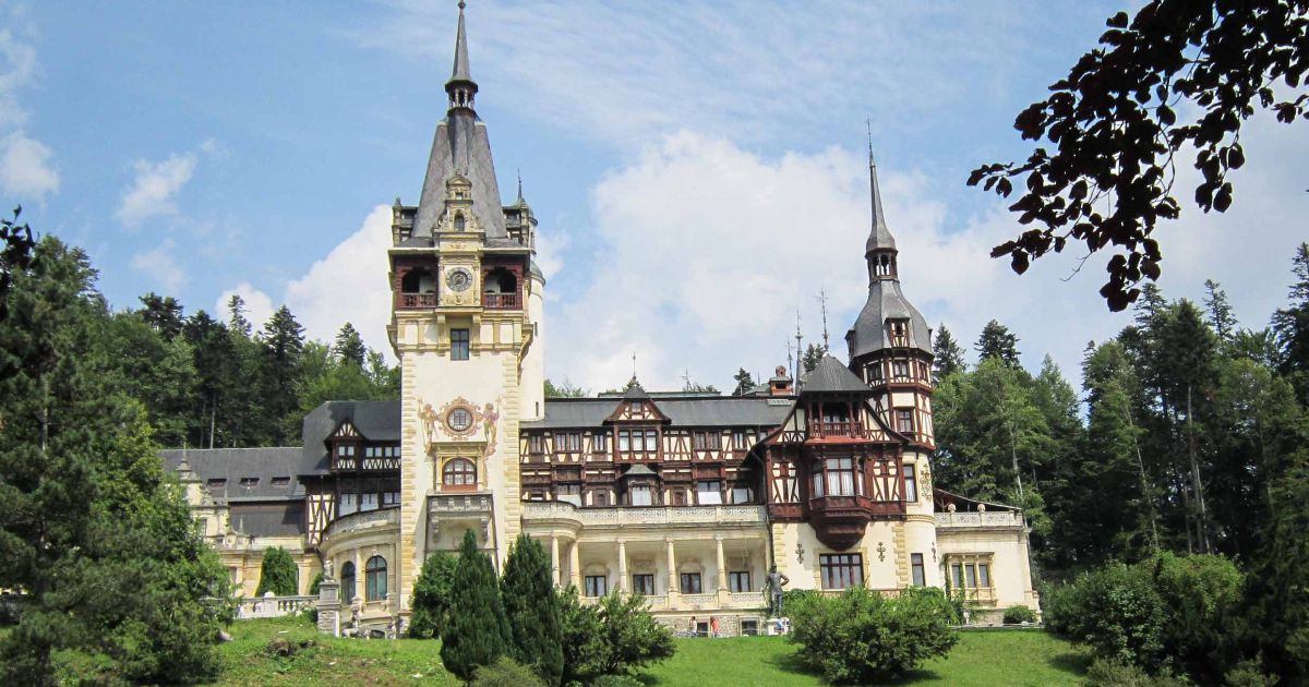 VIDEO Castelul Peleș, în centrul unui scandal legat de revânzarea ...