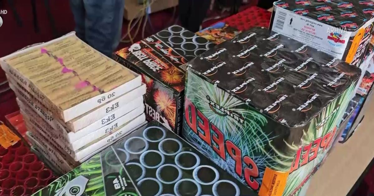 VIDEO „Mai sunt care vin cu ele la școală”. Se vând ilegal petarde ...