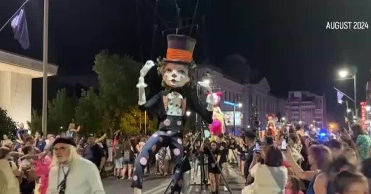 VIDEO Carnaval la Târgul de Paște din Craiova. Evenimentul este ...