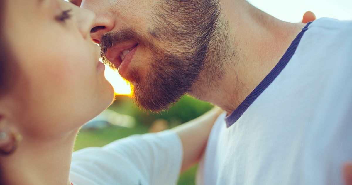 Larisa și Ovidiu, doi adolescenți îndrăgostiți, despărțiți de părinți ...