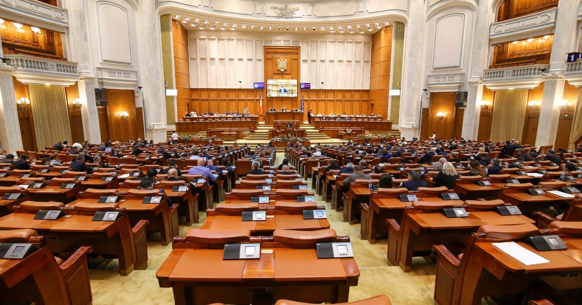 VIDEO Concedieri cu scandal la Camera Deputaților. Protest pe holurile ...