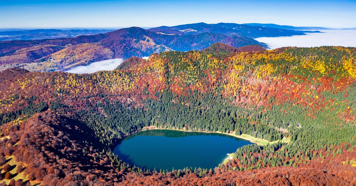 Singurul lac vulcanic din Europa de Est care s-a format într-un crater ...