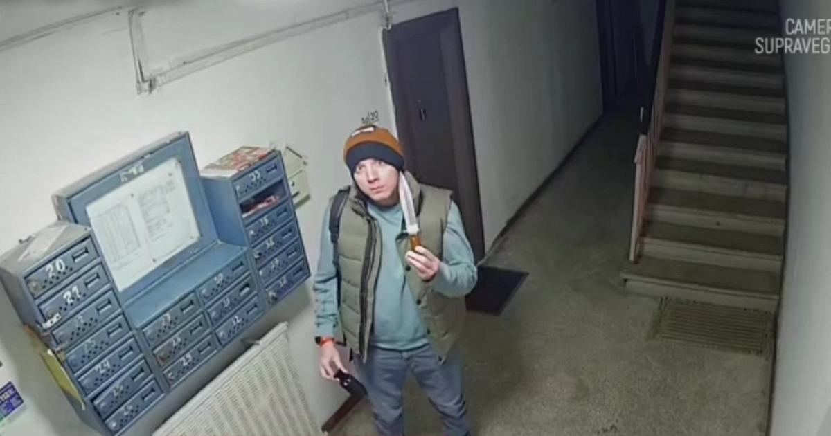 VIDEO Un bărbat a fost reținut de poliție după ce și-a terorizat ...