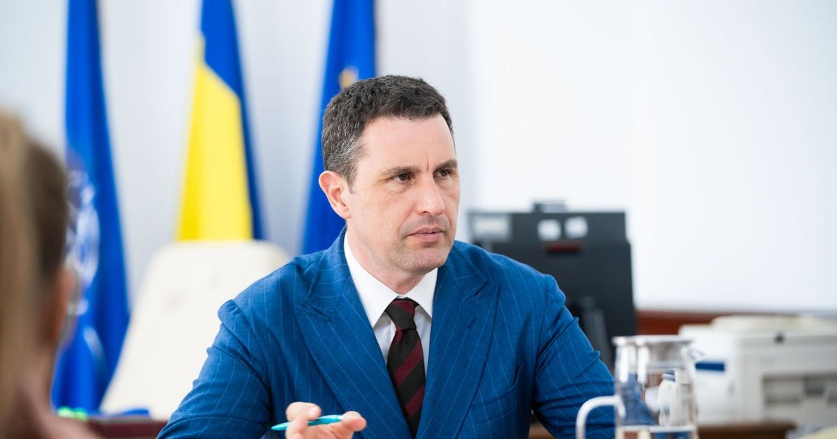 Taxa pe stâlp de 1% intră în vigoare. Anunțul ministrului de Finanțe ...