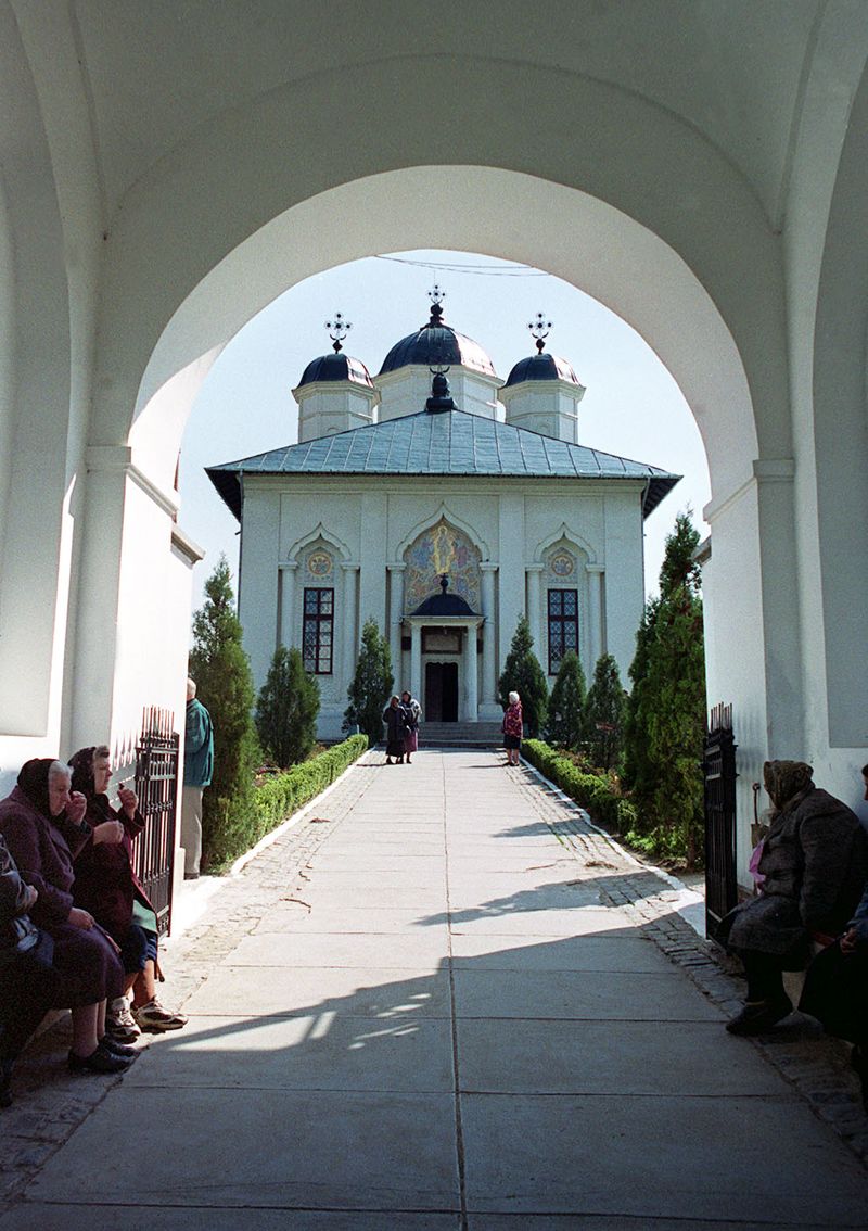 Sfântul Calinic de la Cernica 2025. Viața și minunile marelui sfânt ...