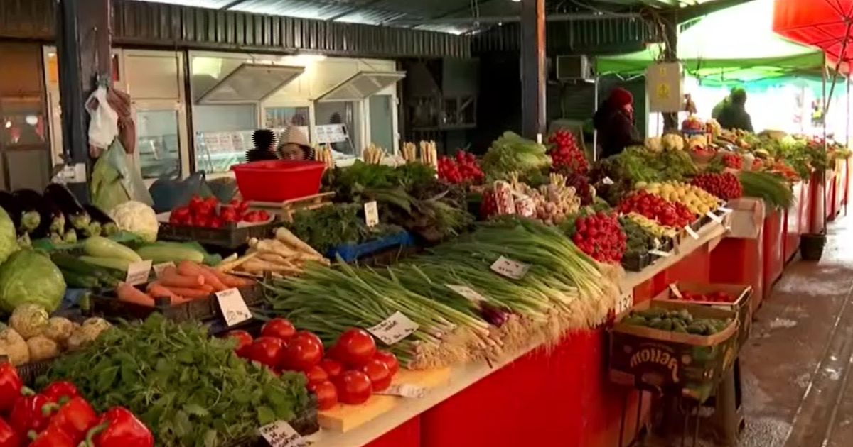 VIDEO Prețul legumelor din piețe le lasă un gust amar românilor. Cât ...