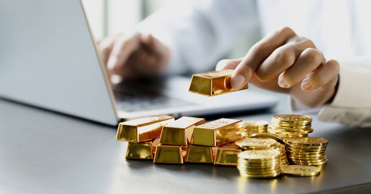 Aurul se vinde cu un preț record. Cât a ajuns să coste azi gramul de ...