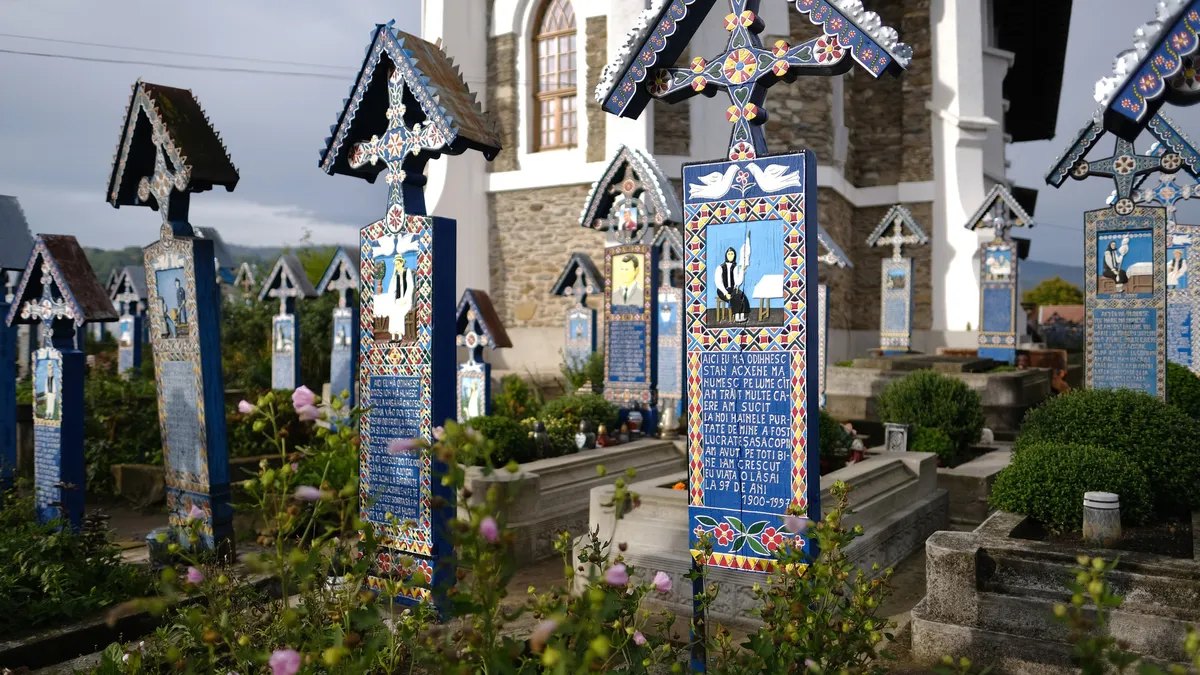 Cât costă să vizitezi Cimitirul Vesel din Maramureș: Prețul biletelor ...
