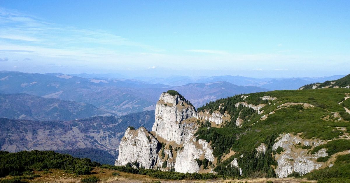 Un munte plin de legende: Lucruri mai puțin cunoscute despre Masivul ...