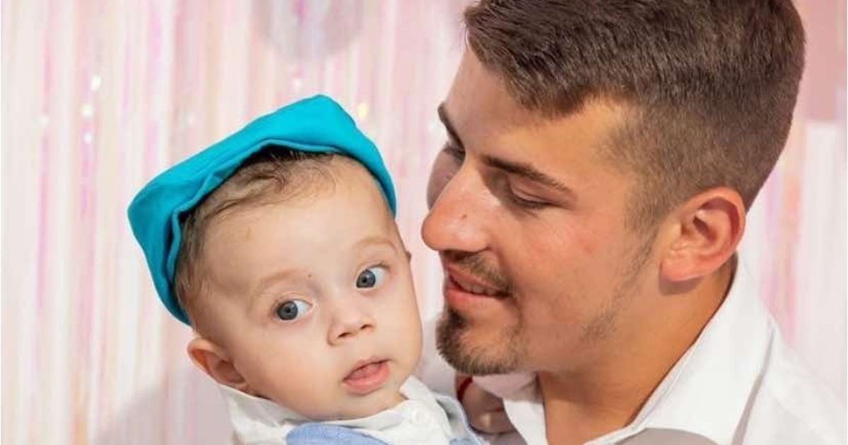 Sorin, un tătic de 27 de ani, și băiețelul lui de 4 ani au plecat ...