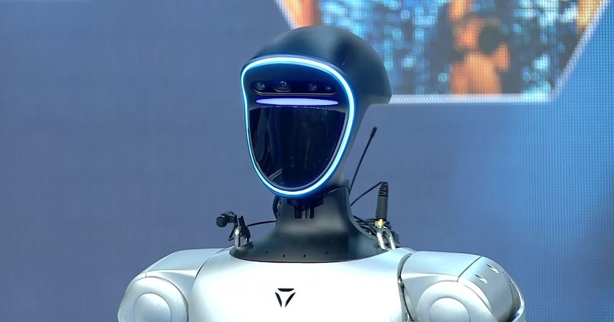 VIDEO „Aplicațiile sunt infinite”. Cum vă poate ajuta un robot humanoid ...