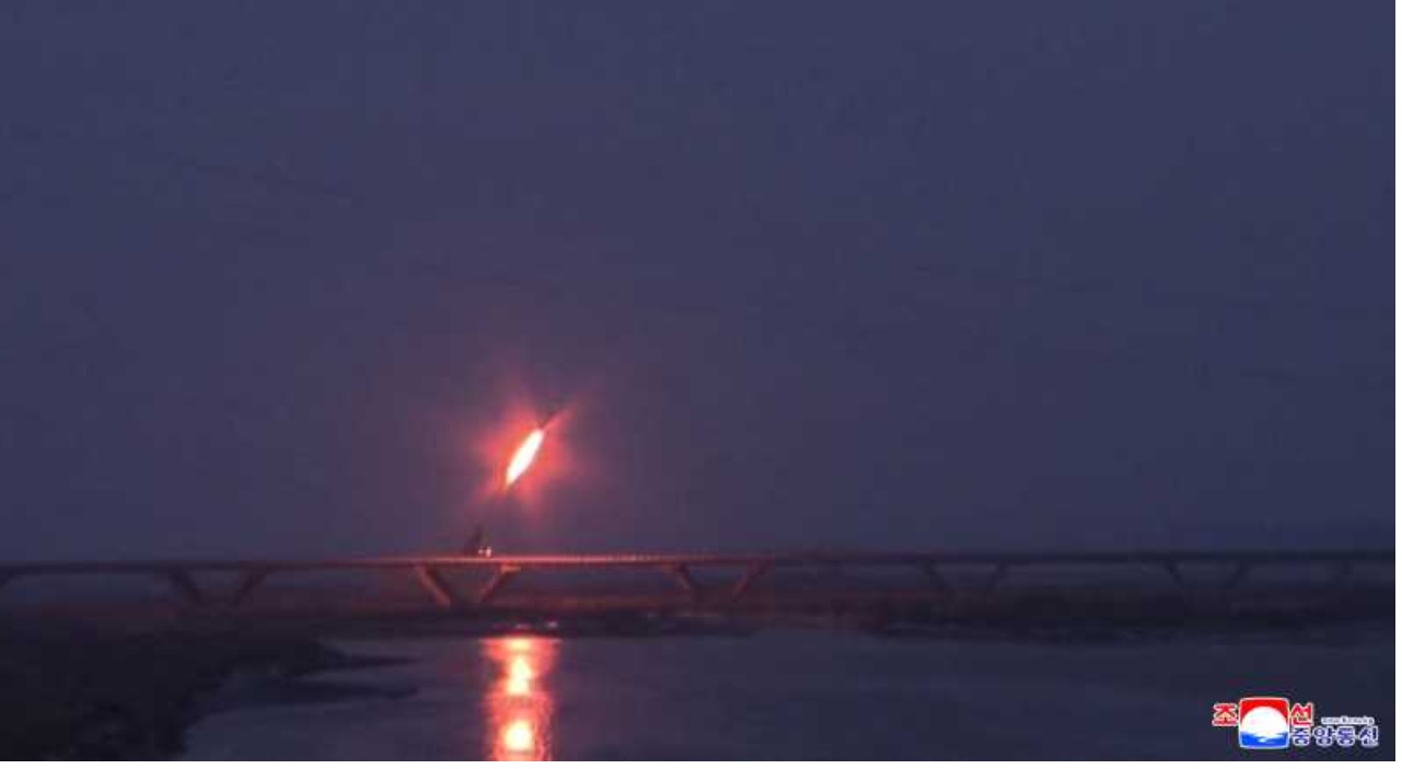 Coreea de Nord a lansat o rachetă cu rază lungă de acțiune. Kim Jong-un ...