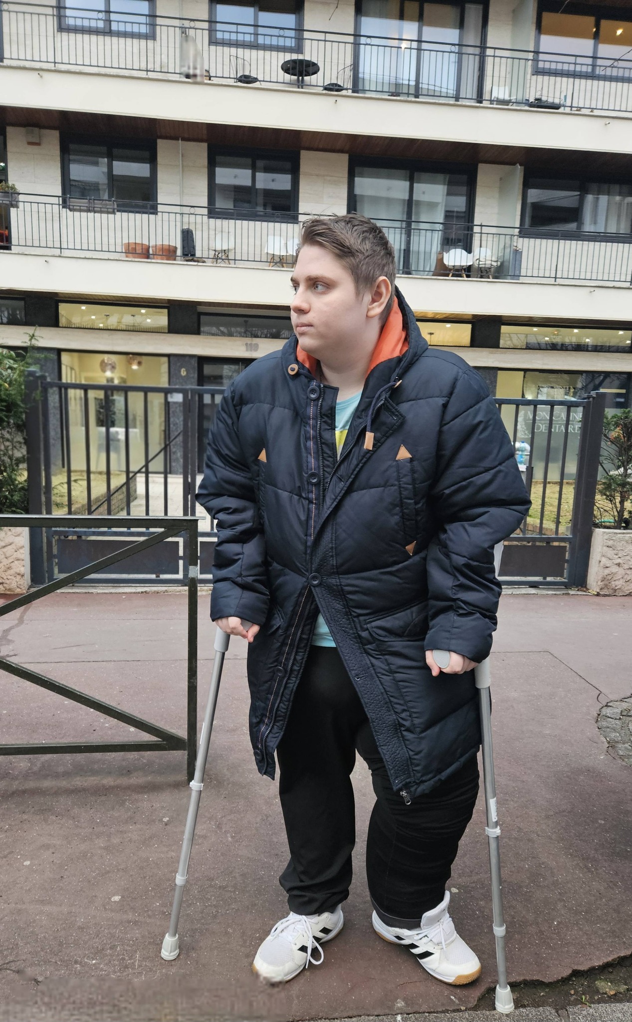 Gabriel are nevoie de ajutor pentru a duce o viață normală! Tânărul se ...