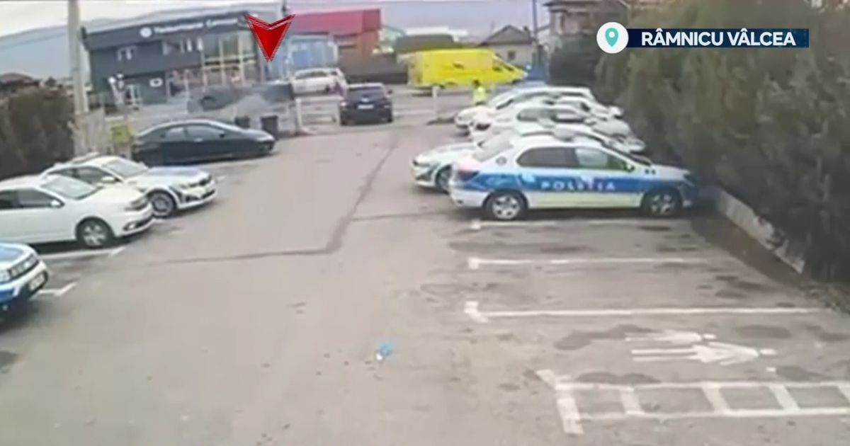 VIDEO Accident în Râmnicu Vâlcea! O mașină de poliție neinscripționată ...