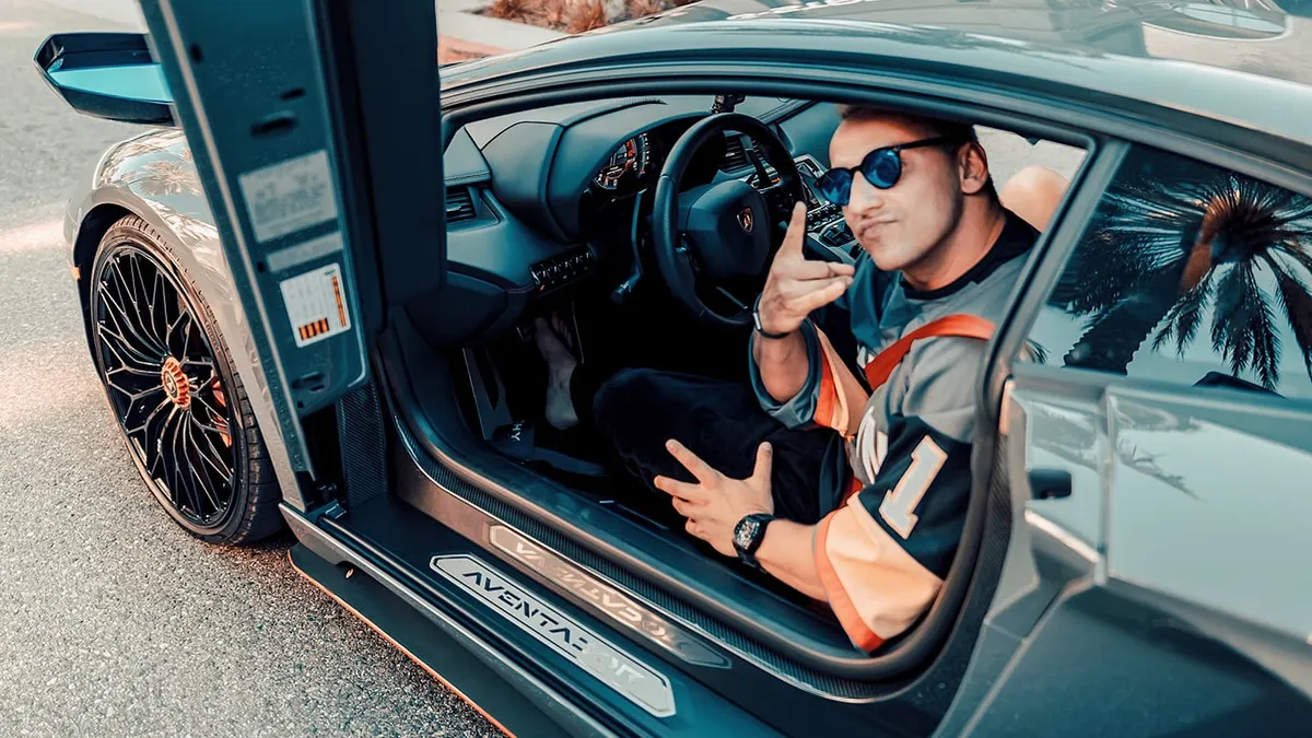 Un youtuber din SUA, celebru pentru farse, riscă să fie trimis de Rusia ...