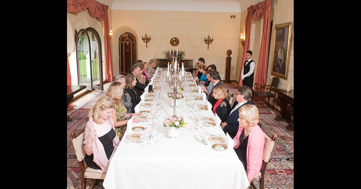 Pana si la mesele oficiale de la Casa Regala sunt amplasate produse ...