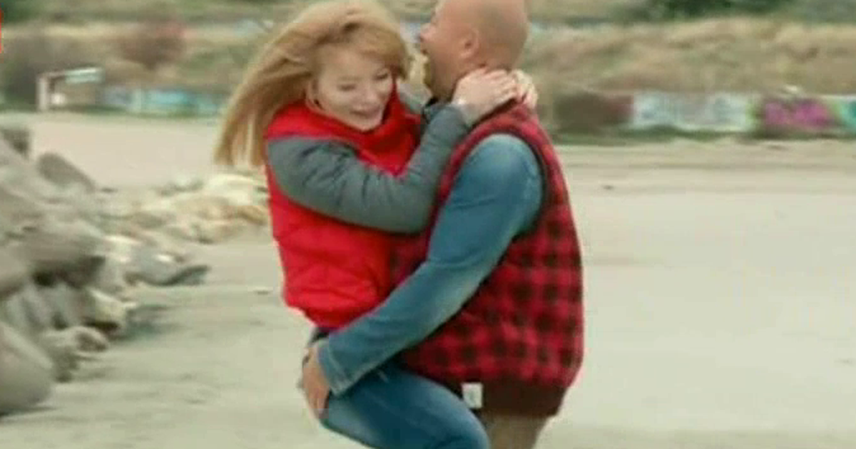 Love story mai tare ca Romeo si Julieta. Ei sunt Florin si Julia. El e ...