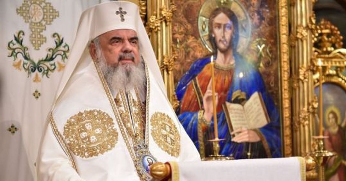 Vicepremierul Vasile Dîncu si seful SRI, Eduard Hellvig, decorati de ...