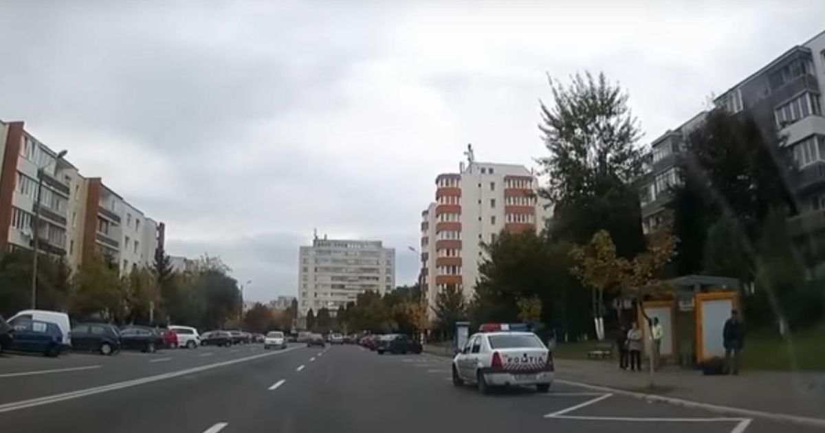 Cum a reactionat un politist cand un sofer l-a atentionat ca nu ii ...