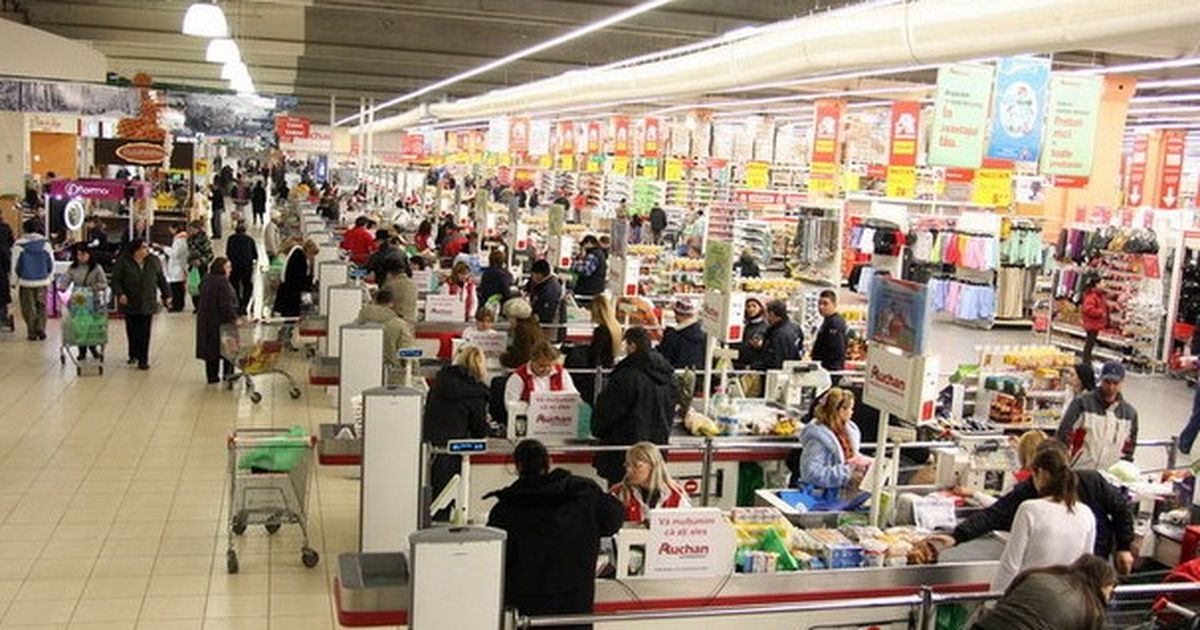 Programul supermarketurilor, bancilor si mall-urilor de 1 Decembrie - Stirile Kanal D