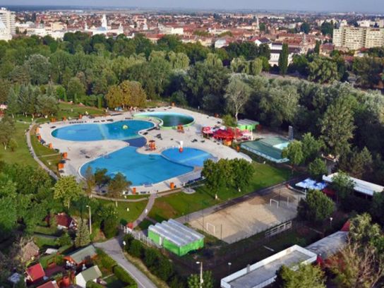 Incendiu in campingul Strandului Neptun din Arad, cel mai mare strand ...