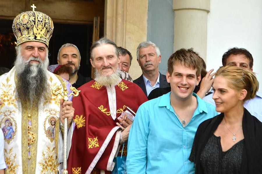 De ce s-a calugarit actorul Dragos Paslaru! Dupa 26 de ani de sihastrie ...