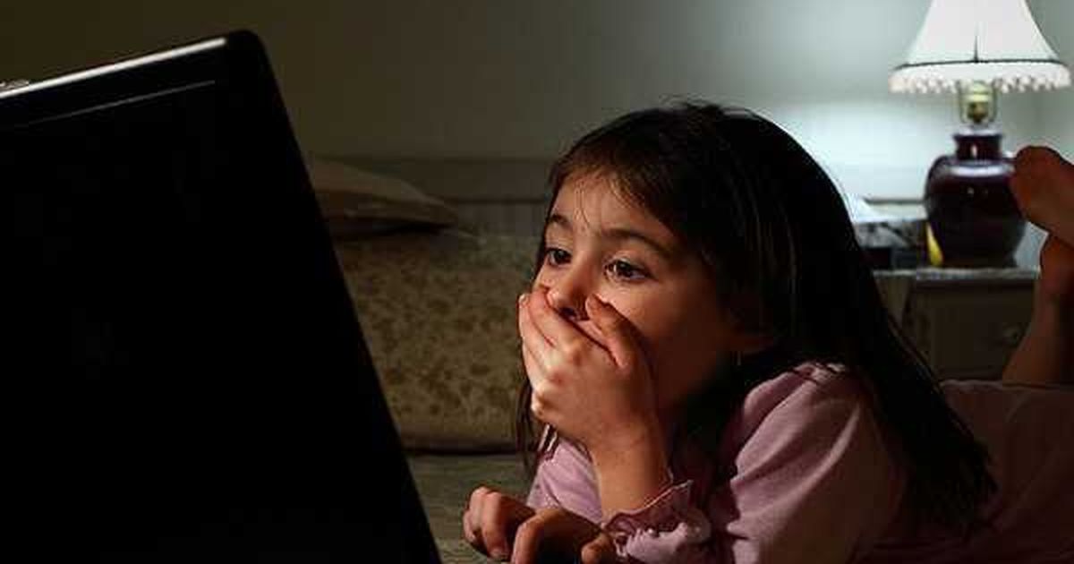 O mama din Mioveni a inlemnit cand a vazut ce face barbatul care i-a ...