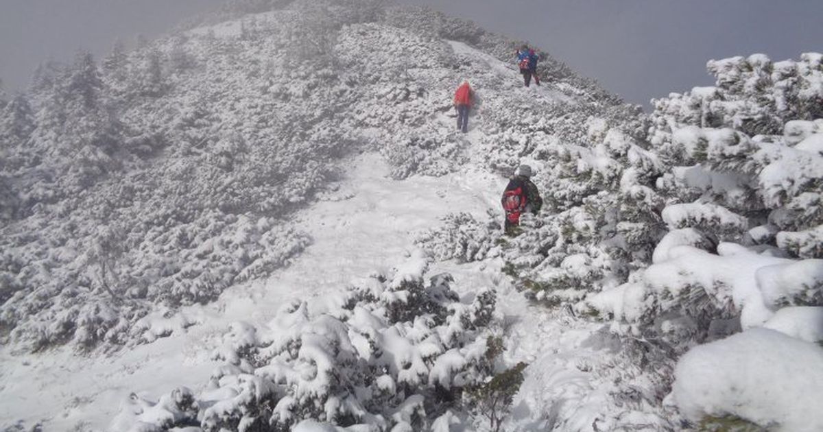 Ninsoare si furtuni in Romania! Drumuri blocate, trenuri intarziate ...