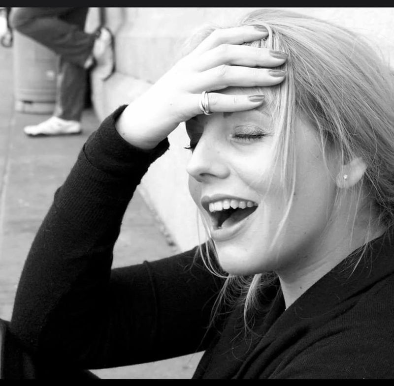 El este “anonimul” pe care actrita Natalie Ester l-a facut celebru!