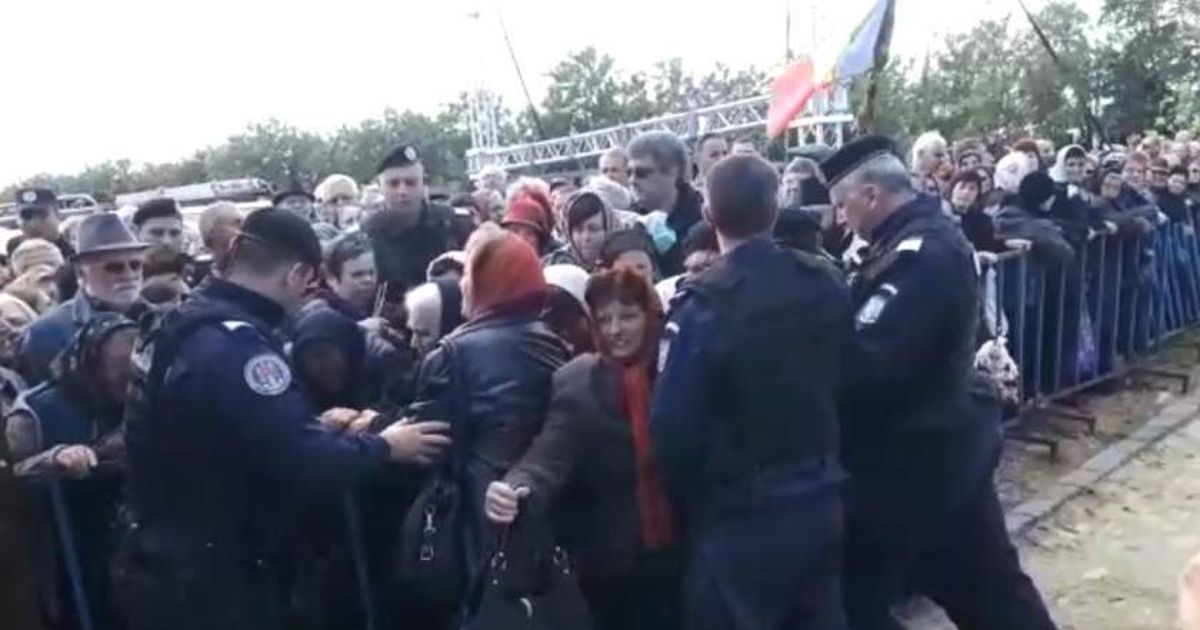 Scene incredibile la manastirea Maxineni din Braila! Crestinii s-au ...