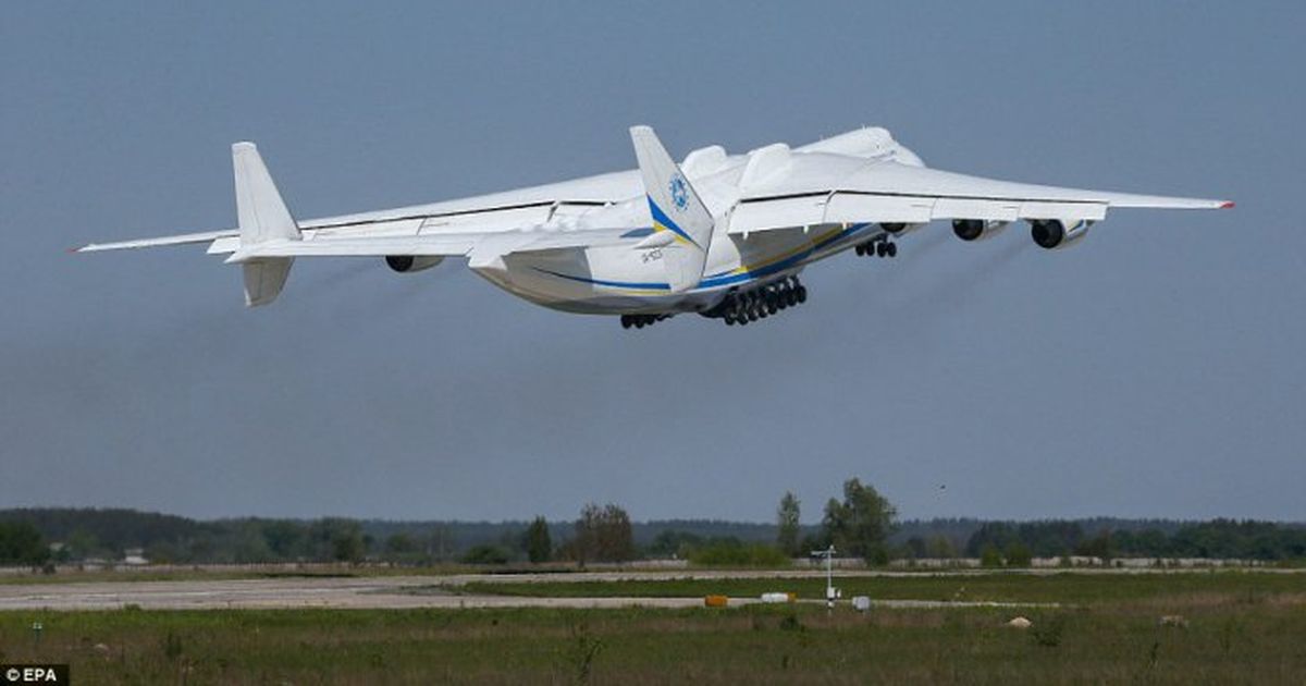 Cel mai mare avion din lume! Este de doua ori mai mare decat un Boeing ...